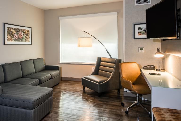 Rooms & Suites Near Burbank Airport | Cambria Hotel Burbank