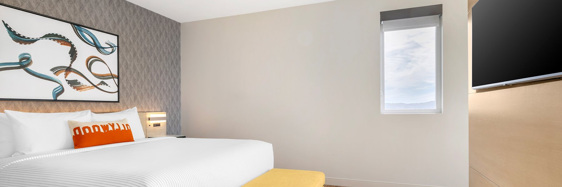 Rooms & Suites Near Burbank Airport | Cambria Hotel Burbank